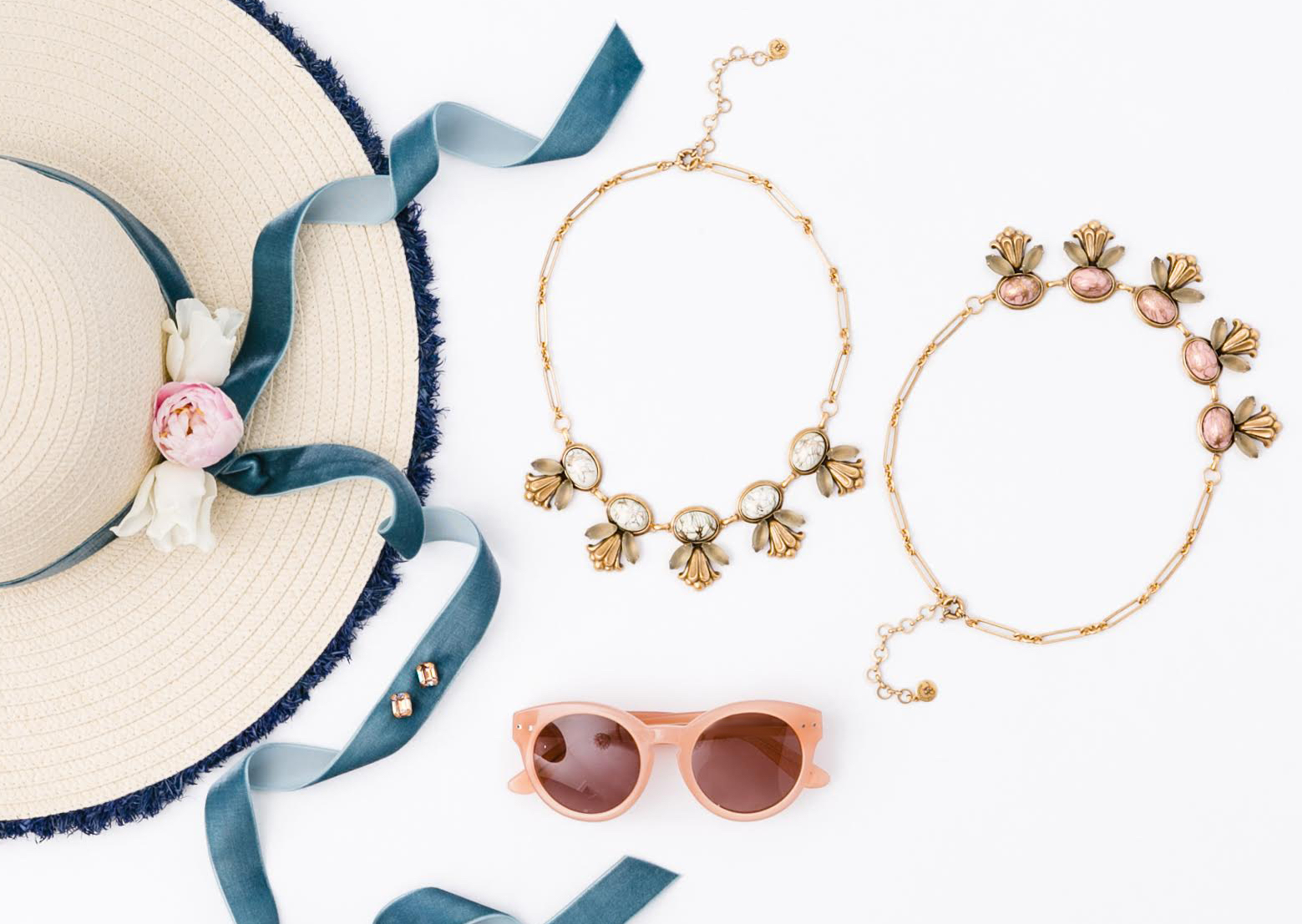 EMILY STATEMENT NECKLACE IN WHITE